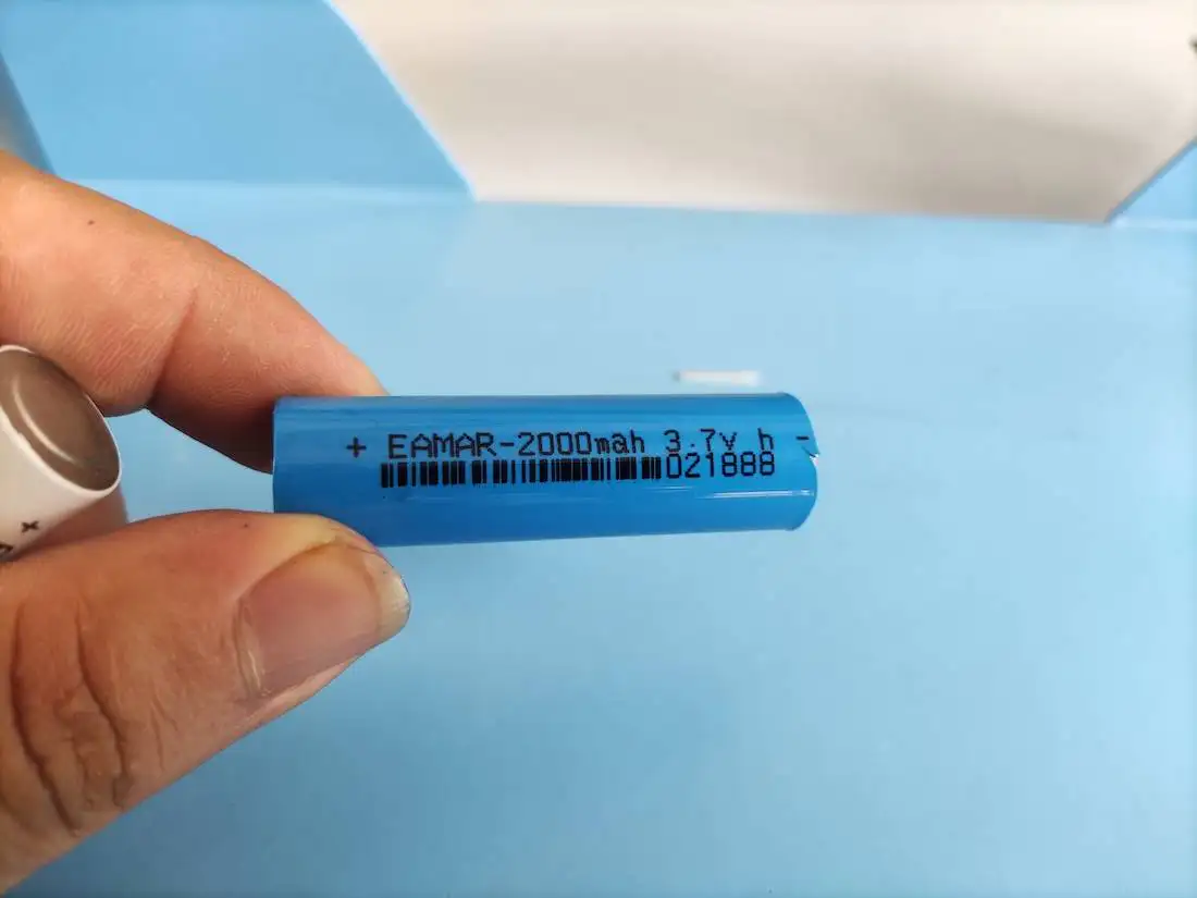 C2000 小字符喷码机精准喷印电池批号条码，助力追溯管理 - EAMAR-国内专业喷码机标识供应商