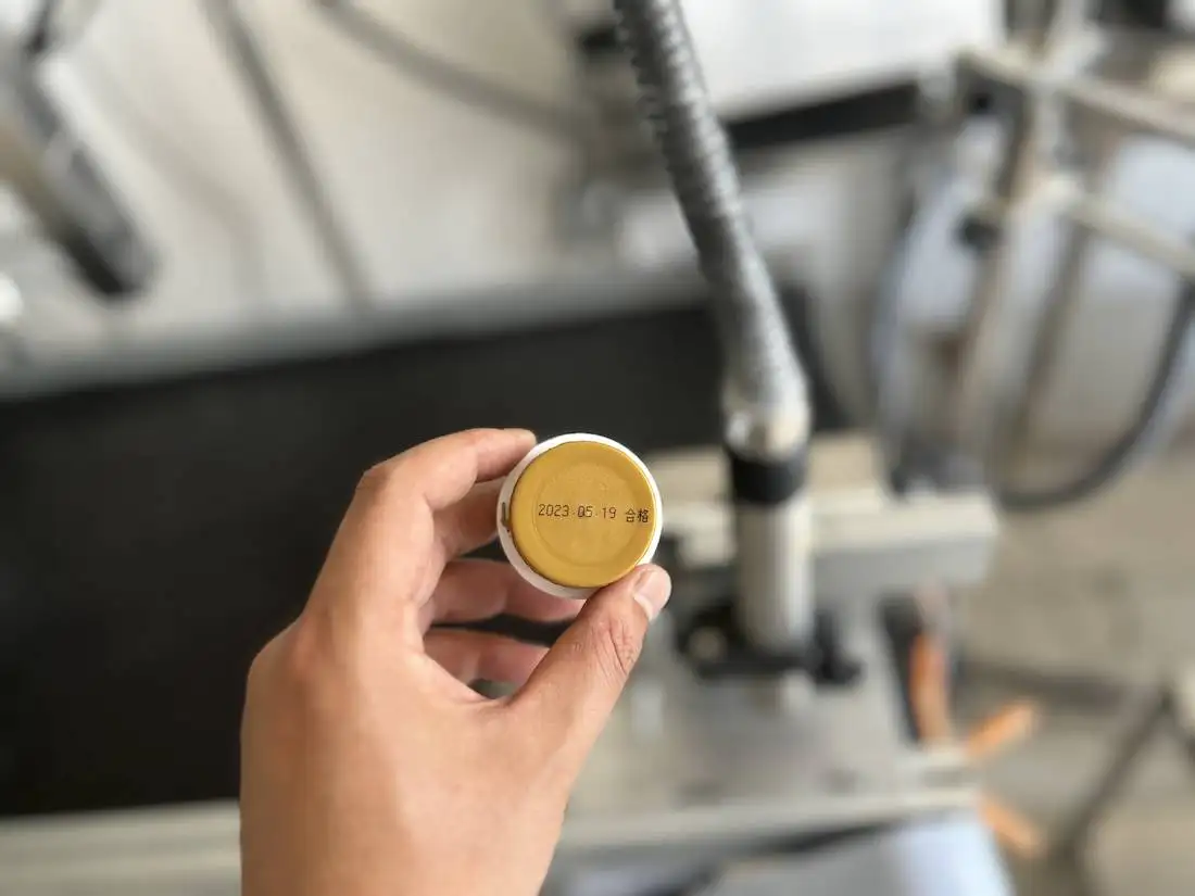 C2000 喷码机实现饮料盖内部高速精准喷印，效率与精度双保障 - EAMAR-国内专业喷码机标识供应商